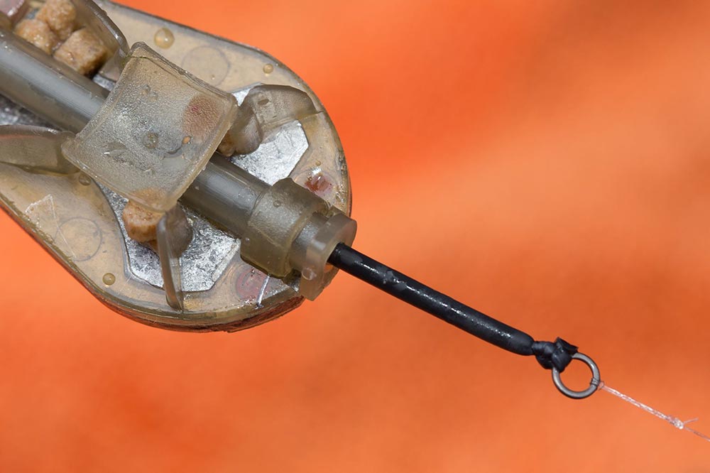 Montage method feeder met elastiek :: YDF fishing